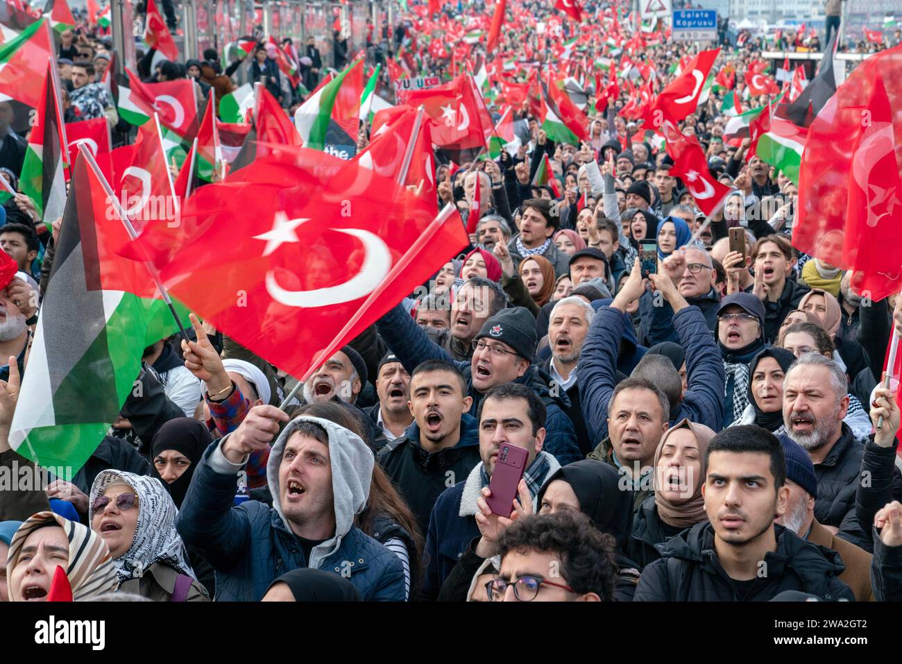 Beyoglu, Istanbul, Turkey. 1st Jan, 2024. Pro-Palestine people wave ...