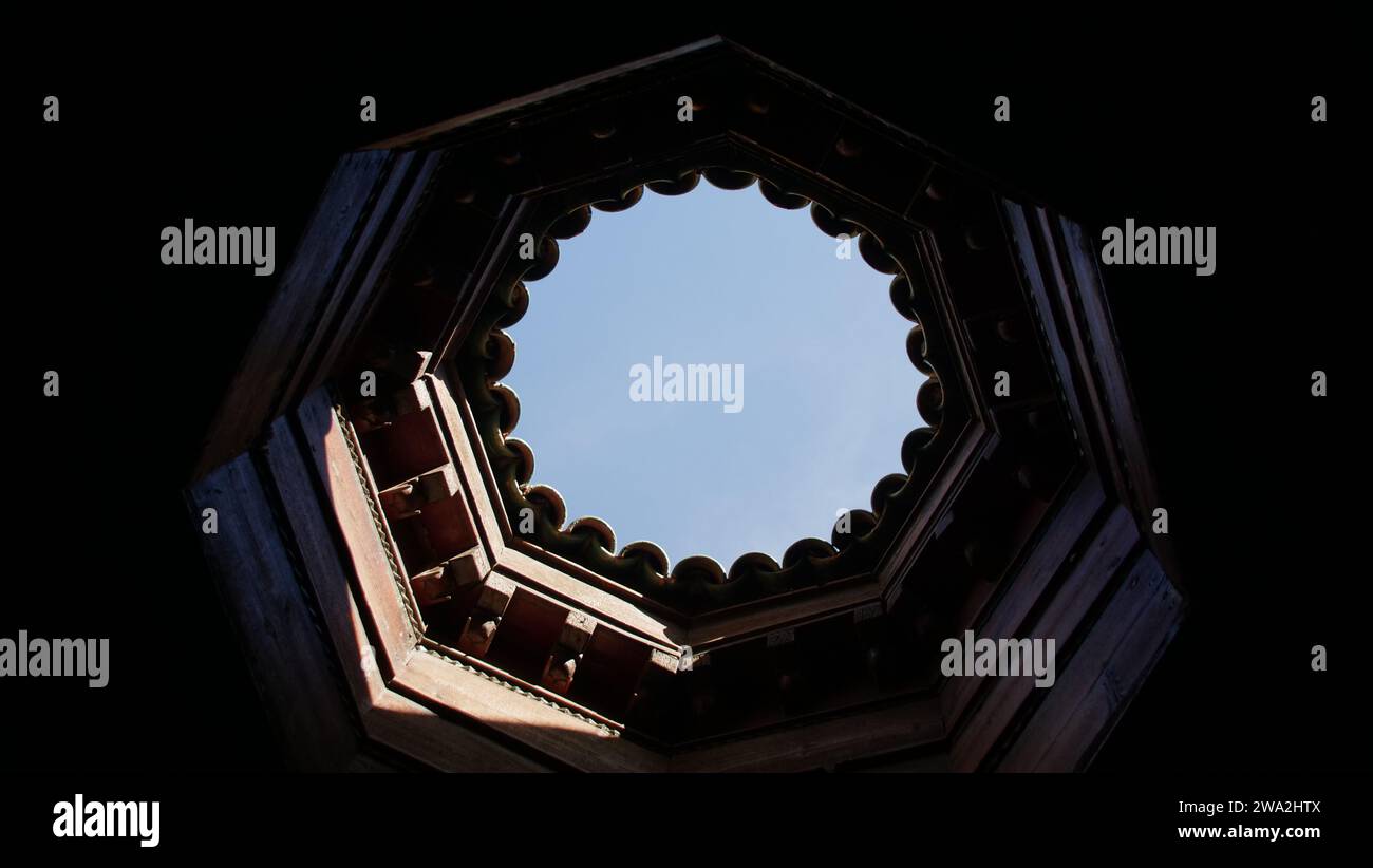 Portal window round hi-res stock photography and images - Alamy