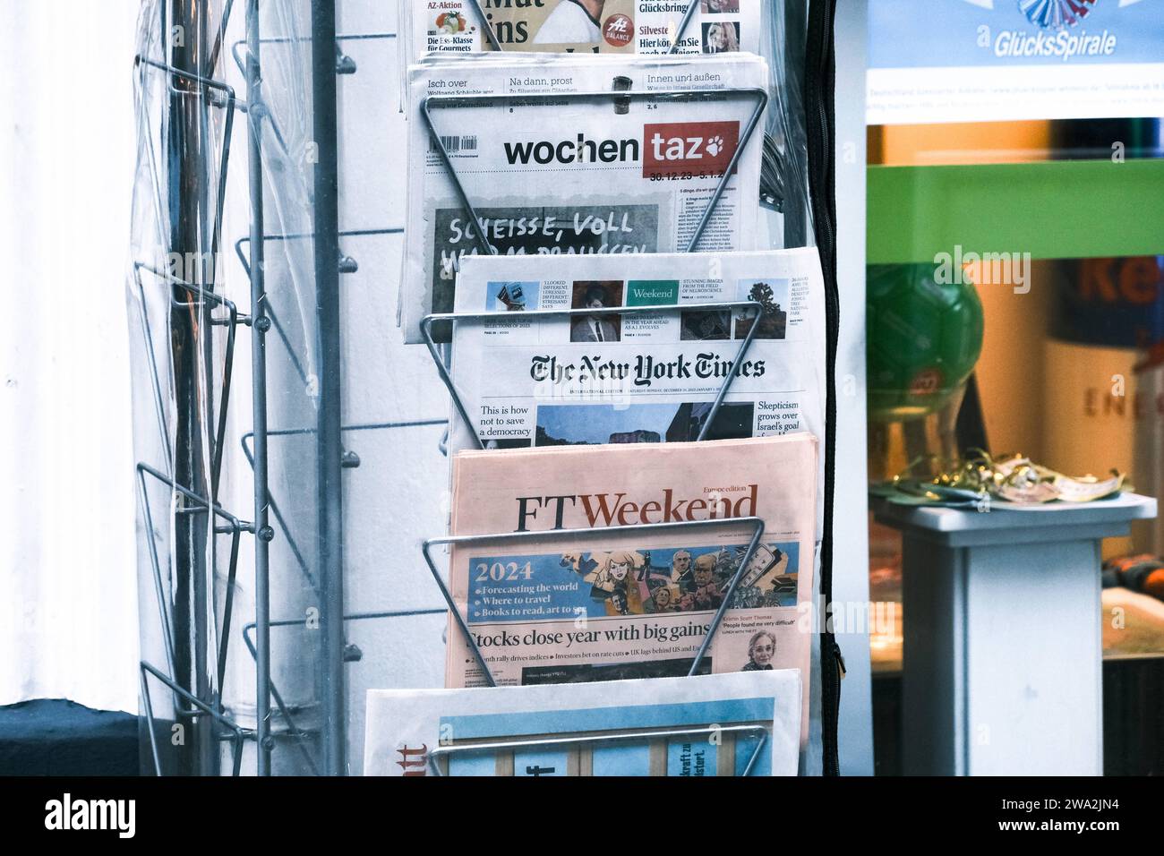Decline of newspapers hi-res stock photography and images - Alamy