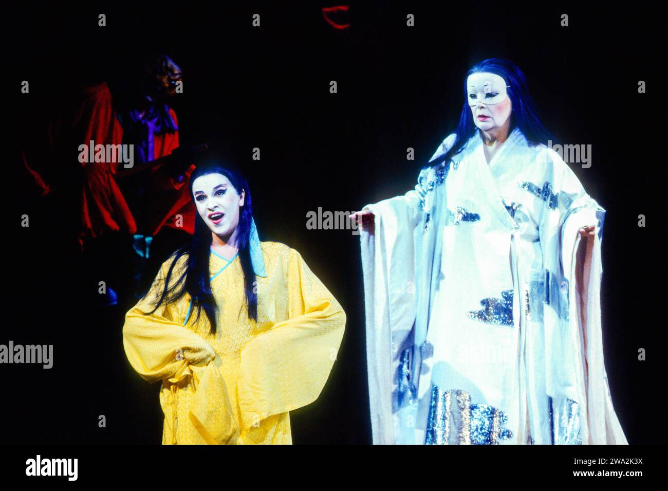l-r: Angela Gheorghiu (Liu), Gwyneth Jones (Princess Turandot) in ...