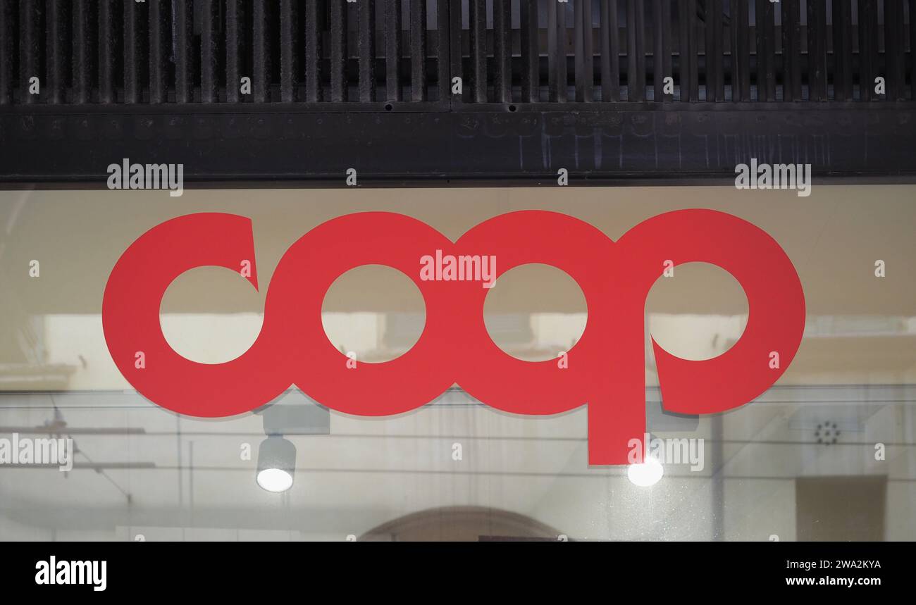 Supermarket coop italy 2022 hi-res stock photography and images - Alamy