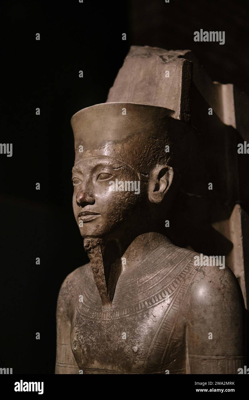 Egypt tomb artifacts hi-res stock photography and images - Alamy