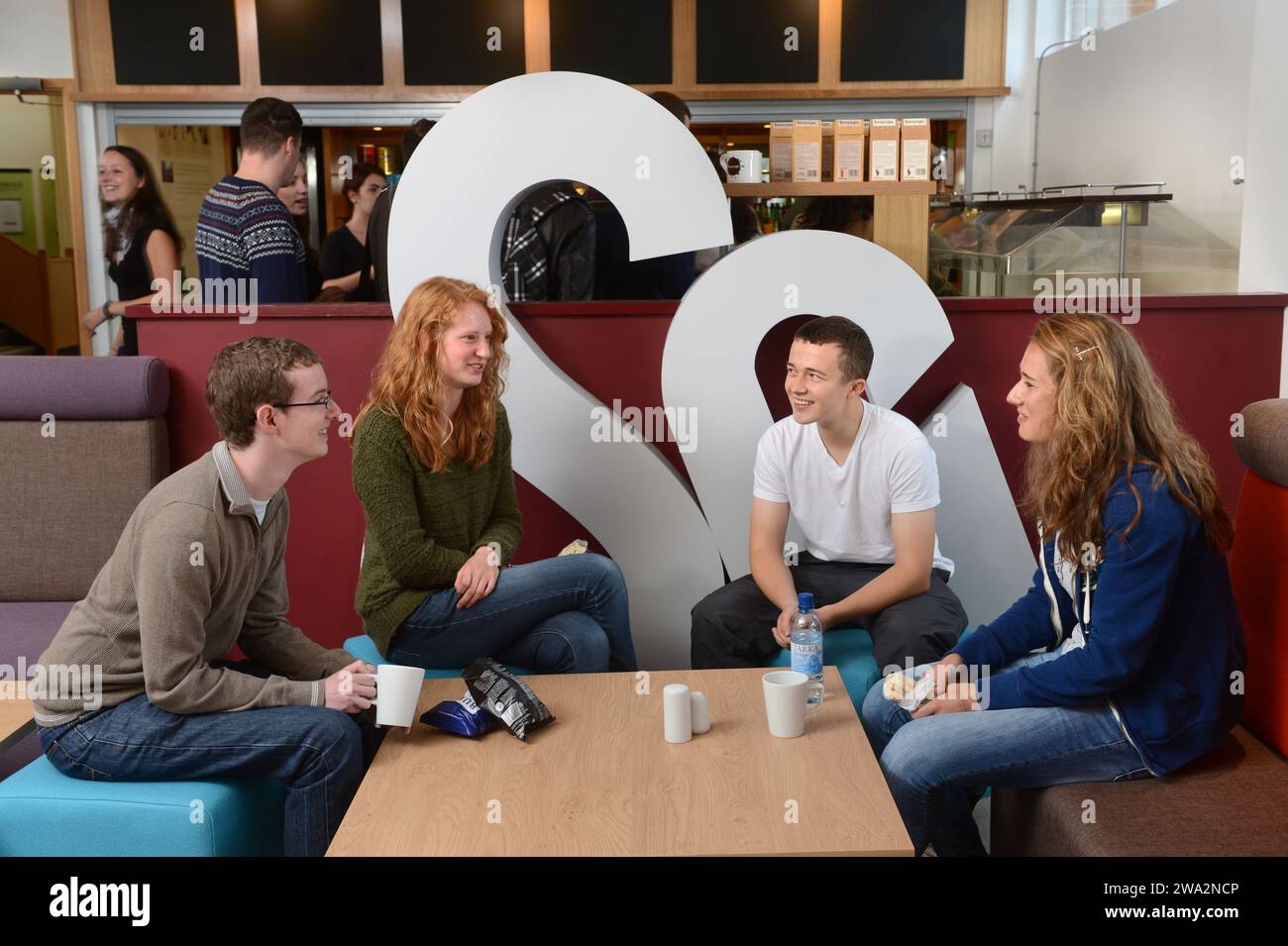 University canteen hi-res stock photography and images - Alamy