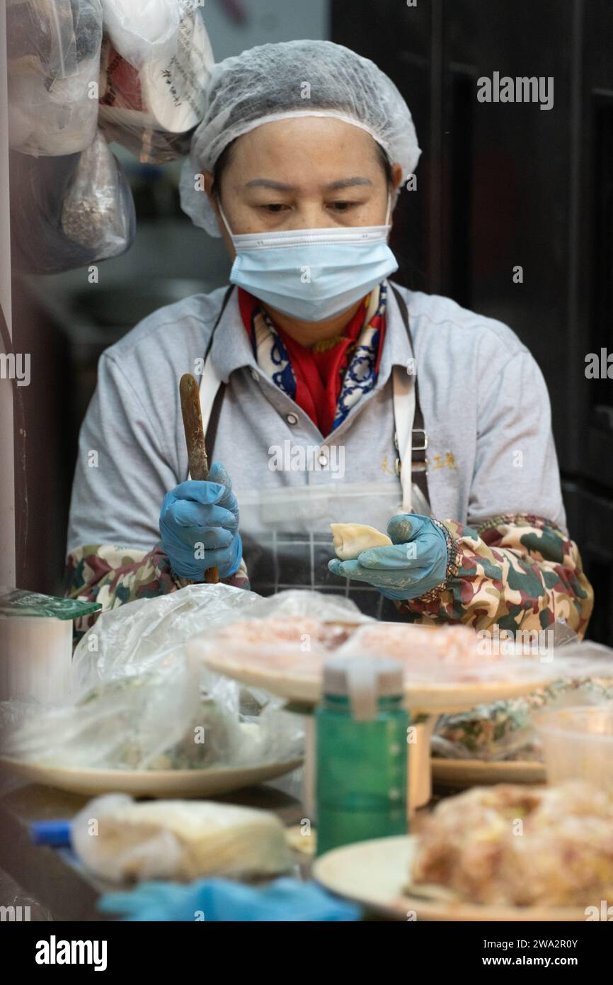 Tai Yuen St, Wan Chai, Hong Kong Stock Photo - Alamy