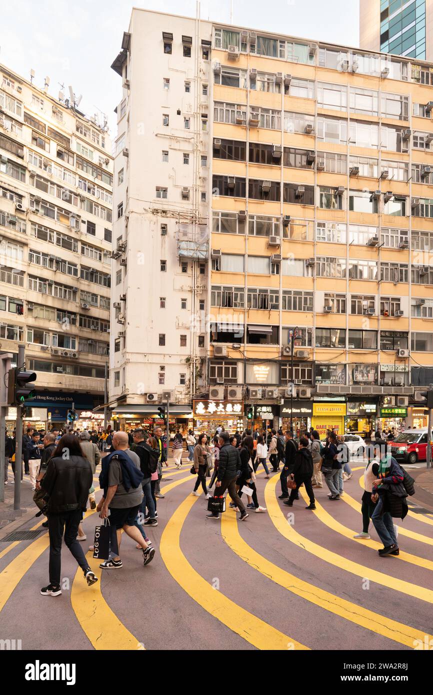 Pedestrian crossing causeway bay hong hi-res stock photography and ...