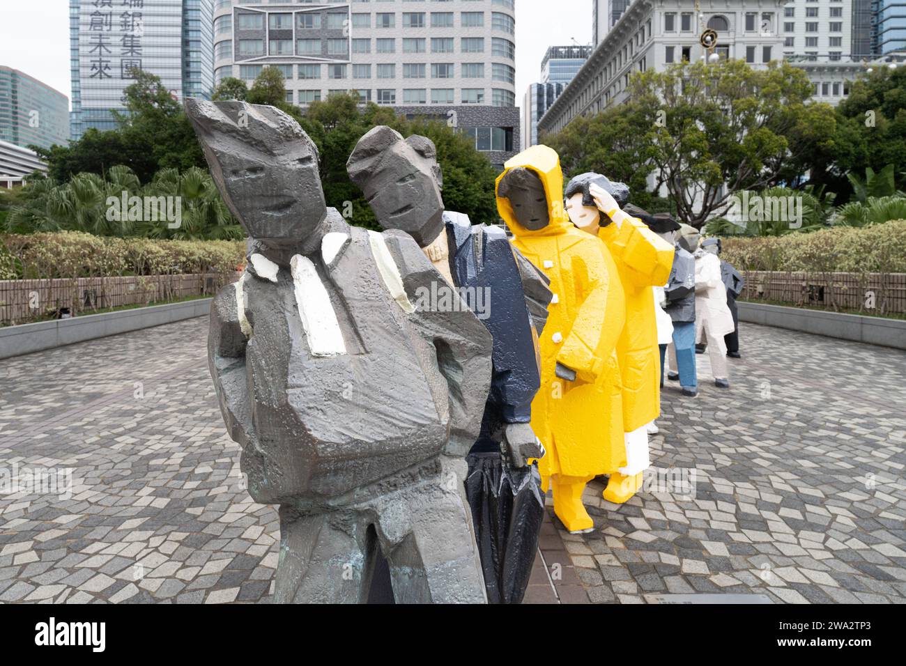 "Lining up," a sculpture of painted bronze from Ju Ming Living World ...