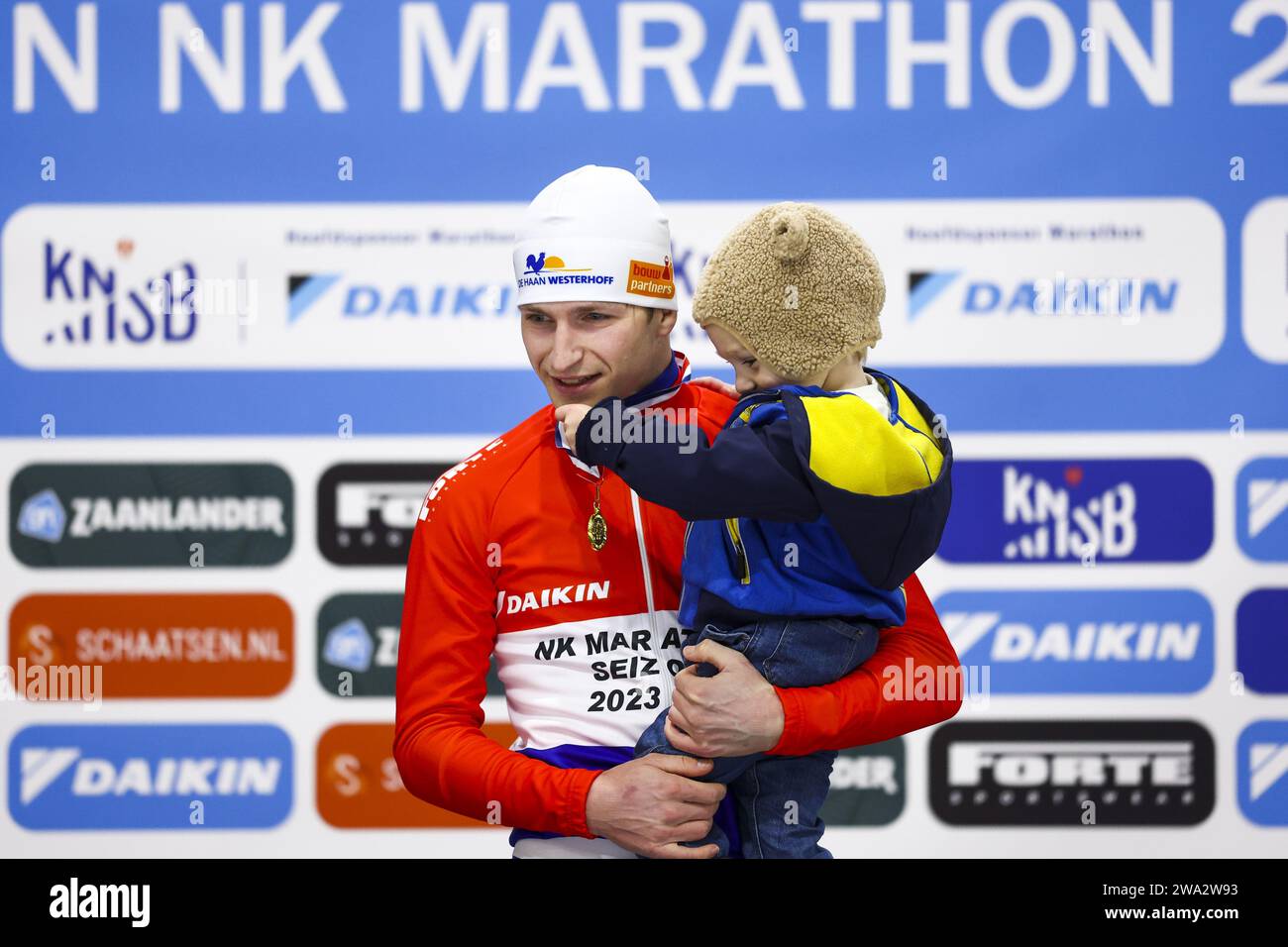 Elfstedenhal, Netherlands. 01st Jan, 2024. LEEUWARDEN - Winner Luc ter ...