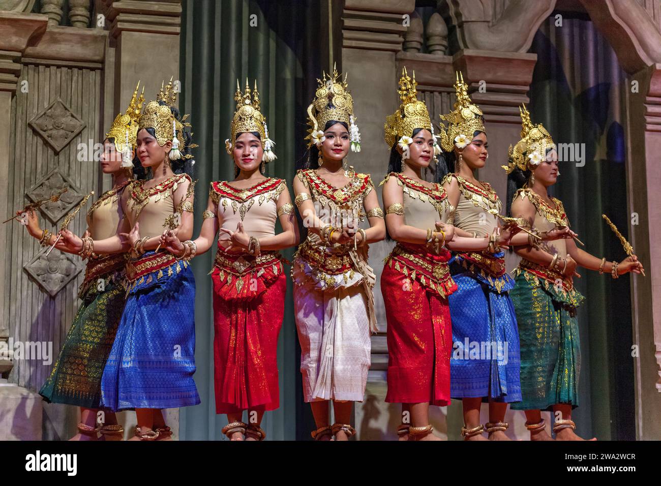 Young female Cambodian dancers performing Khmer classical dances, Siem ...