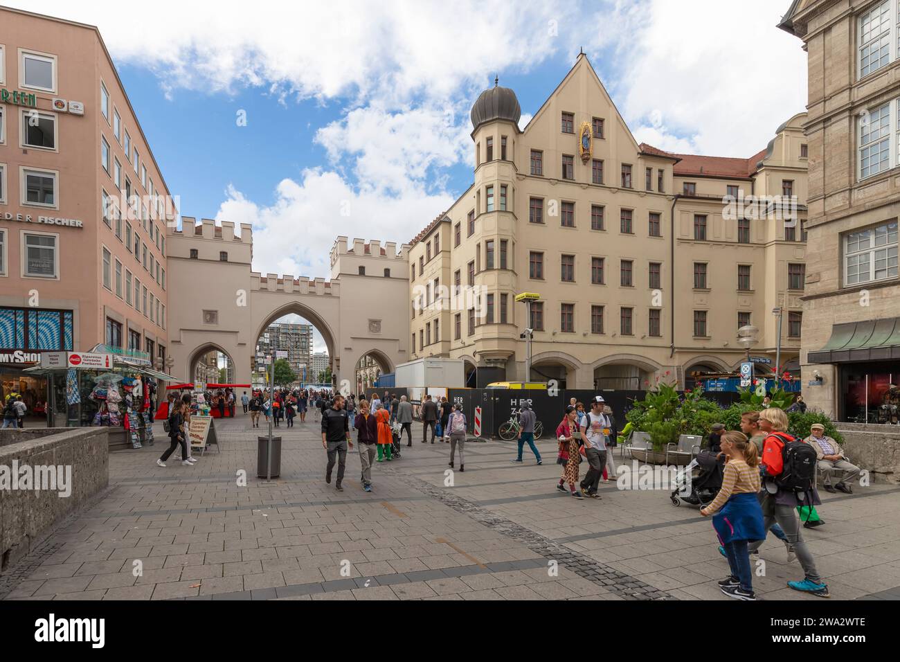 People walk through the Karlstor Gate on the popular Neuhauser Straße ...