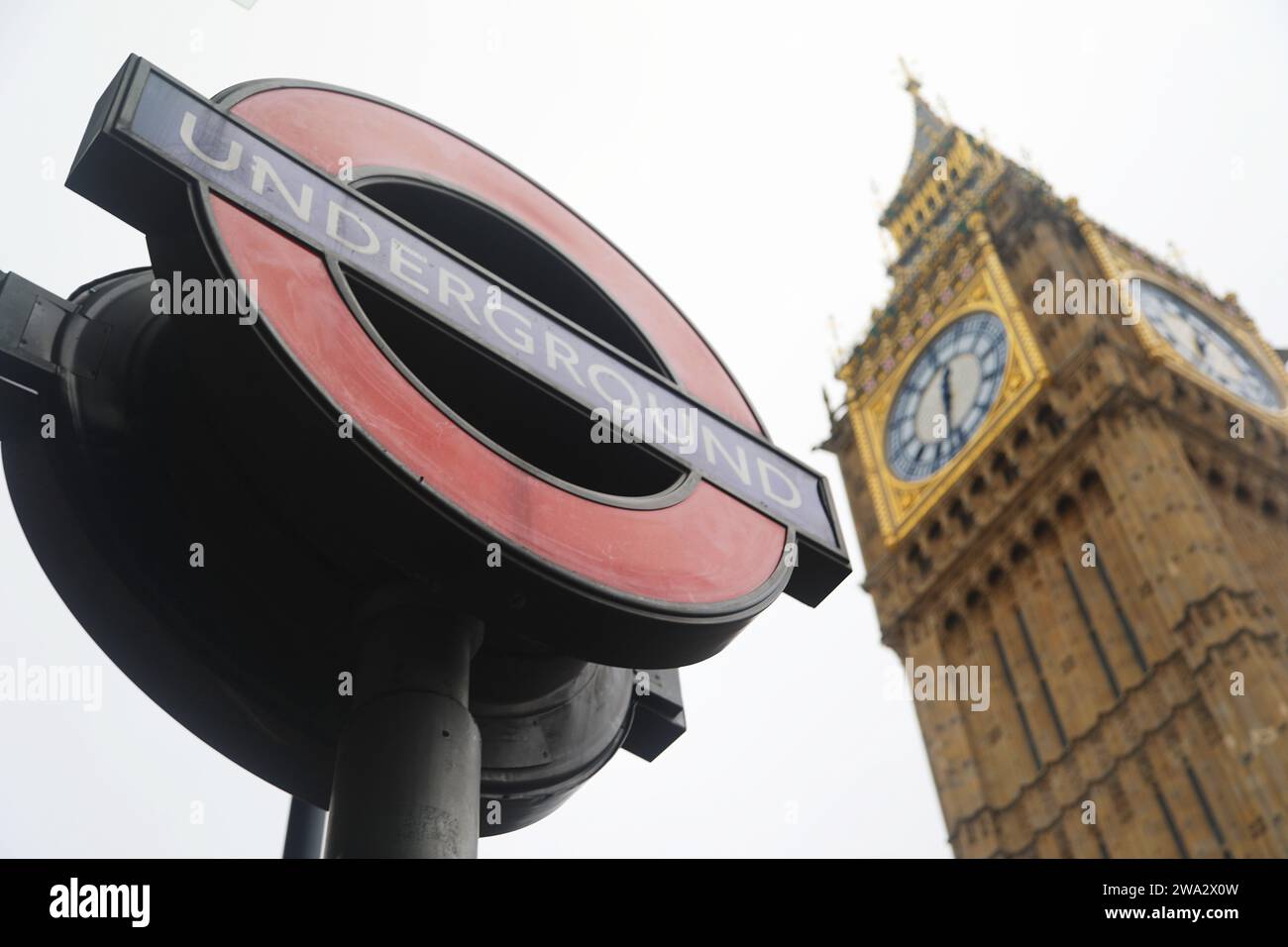 Westminster tube station big ben hi-res stock photography and images ...