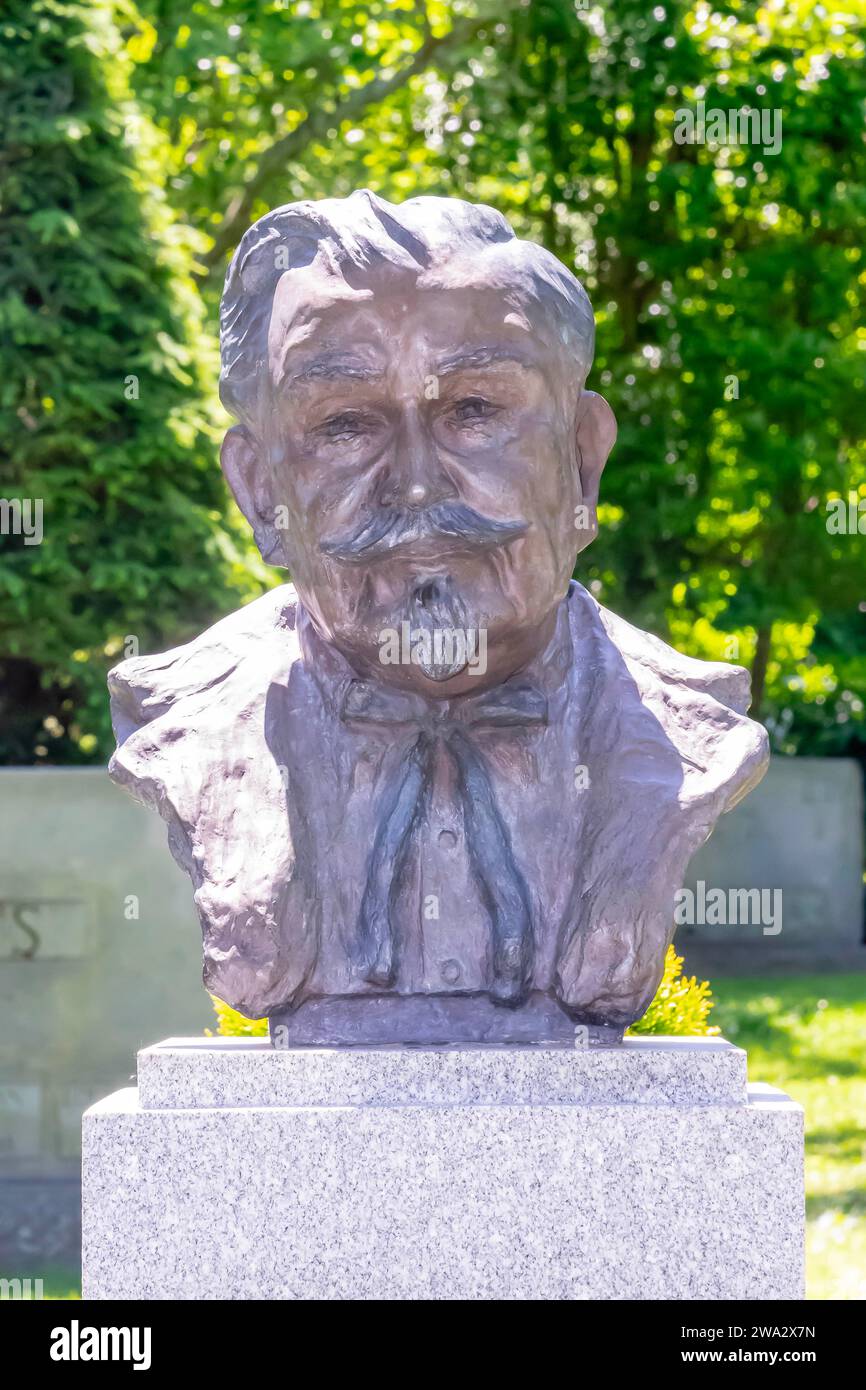 Louisville, KY, USA. 28th May, 2022. Gravesite of Colonel Harland ...