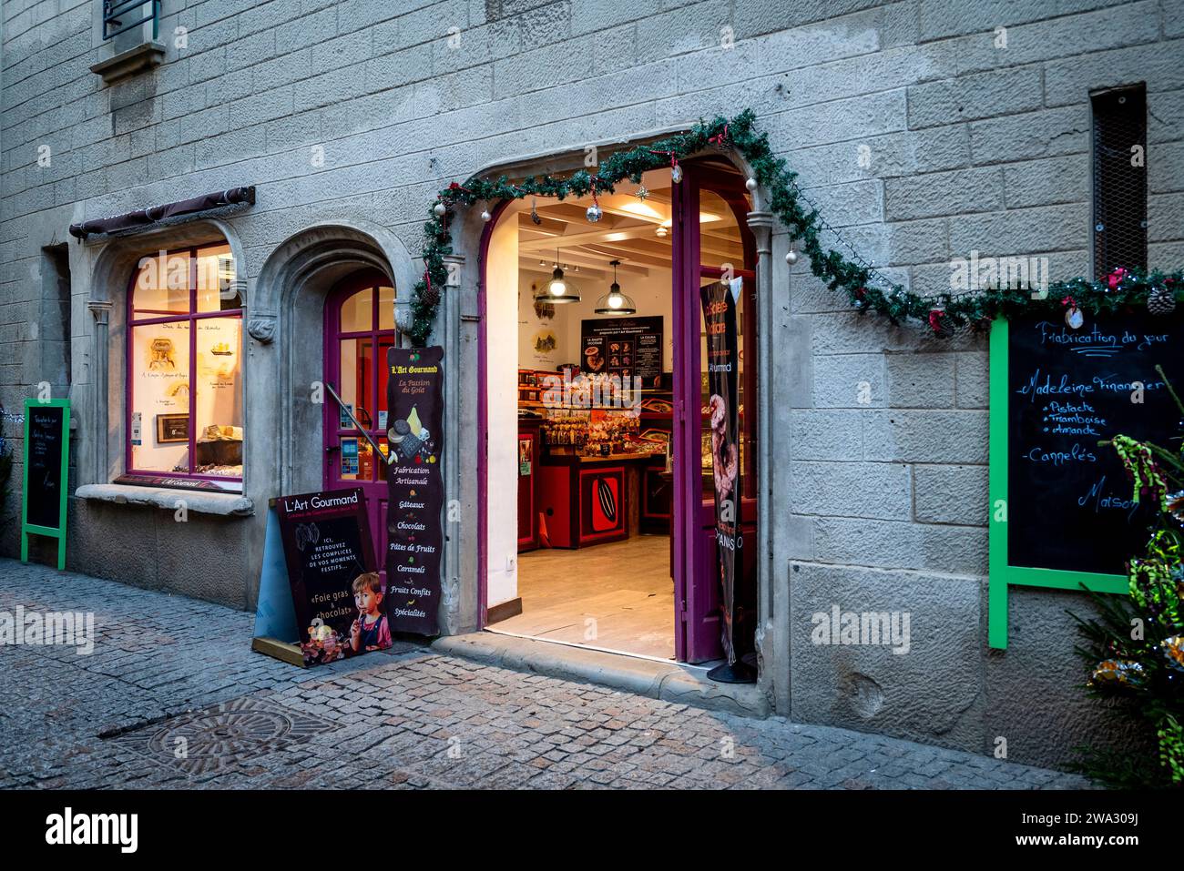 Gourmet delicatessen shop, La Cité, medieval fortified city ...