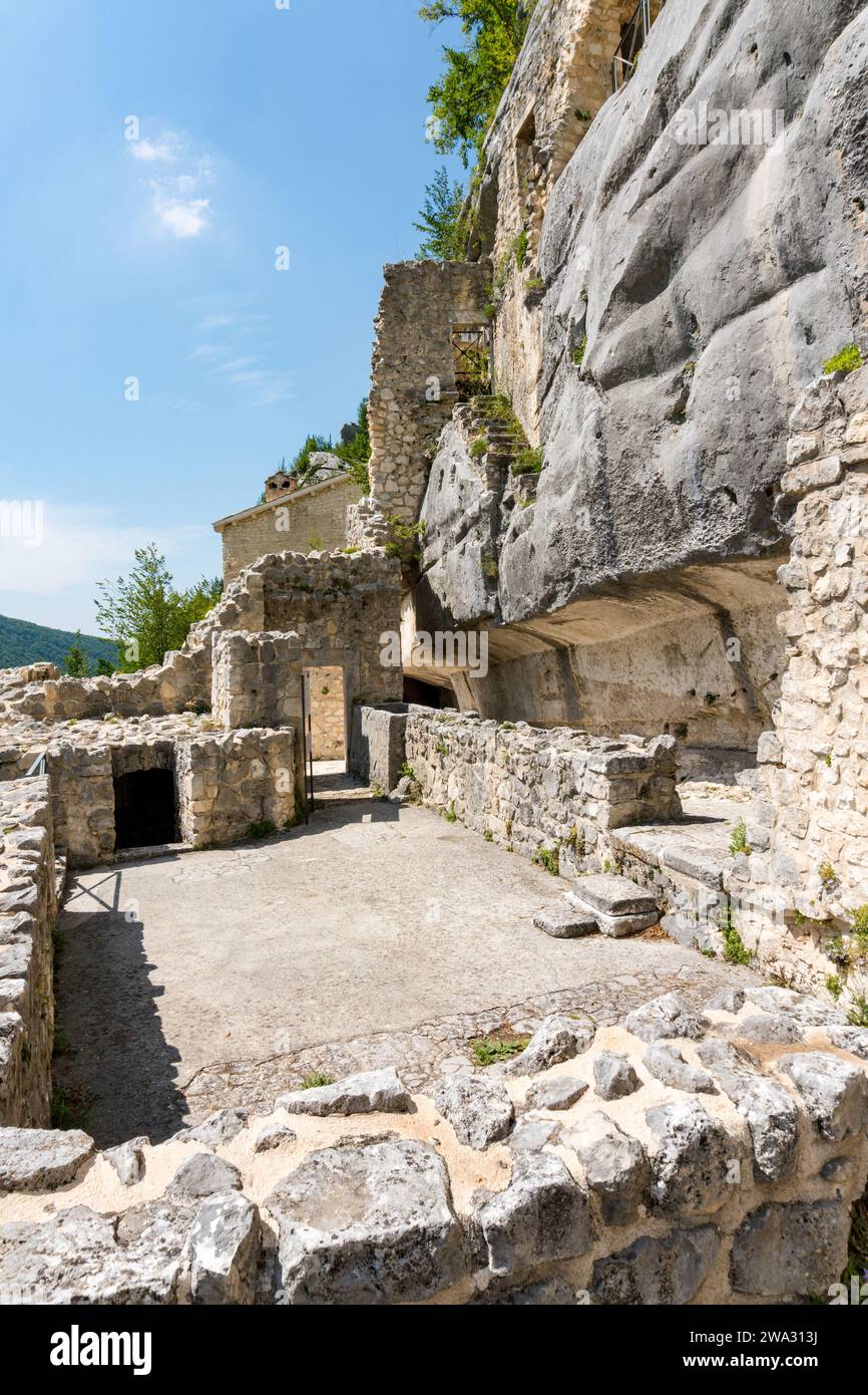 Dug well hi-res stock photography and images - Alamy