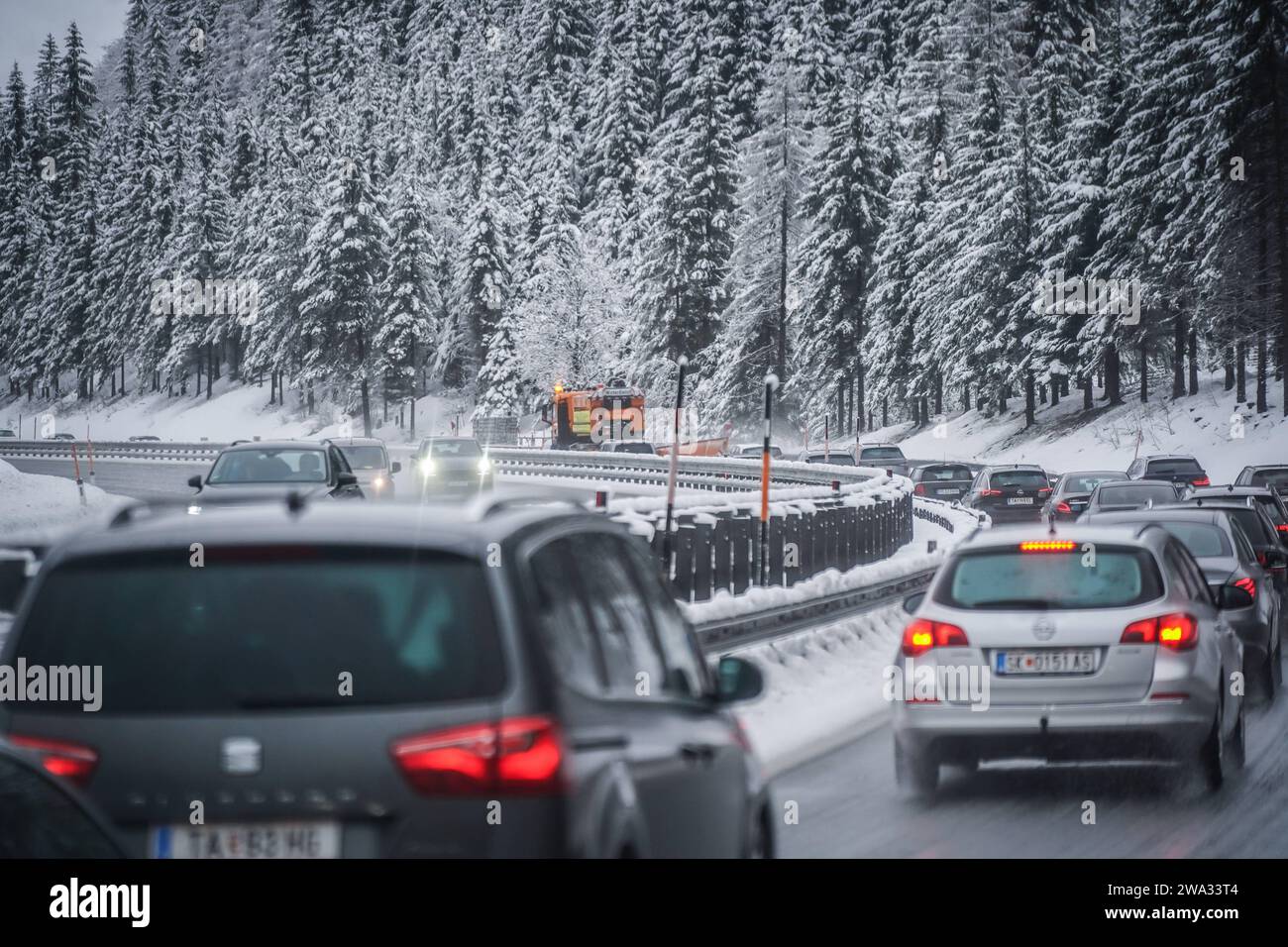 Winterverkehr hi-res stock photography and images - Alamy