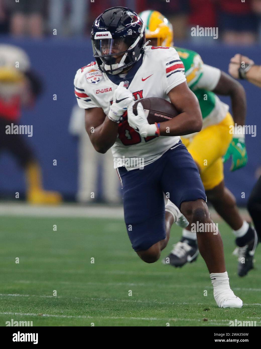 Football field 2024 hi-res stock photography and images - Alamy