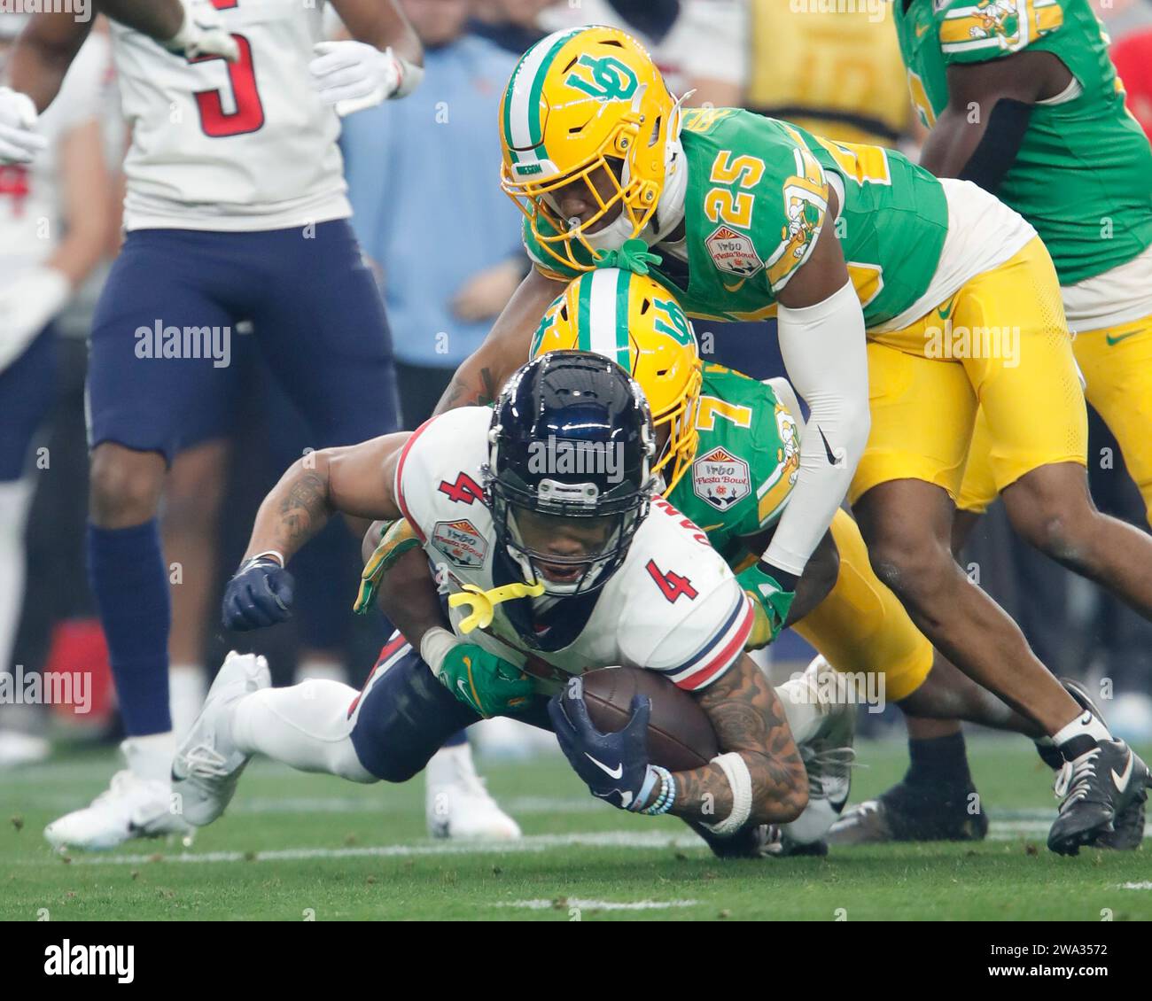 Glendale, Arizona, USA. 1st Jan, 2024. CJ Daniels (4) of the Liberty Flames durning the 2024 ...