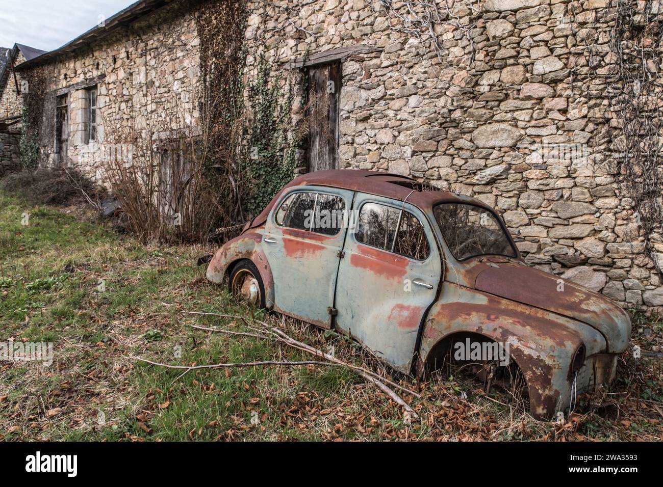 Ancien abandonné hi-res stock photography and images - Alamy