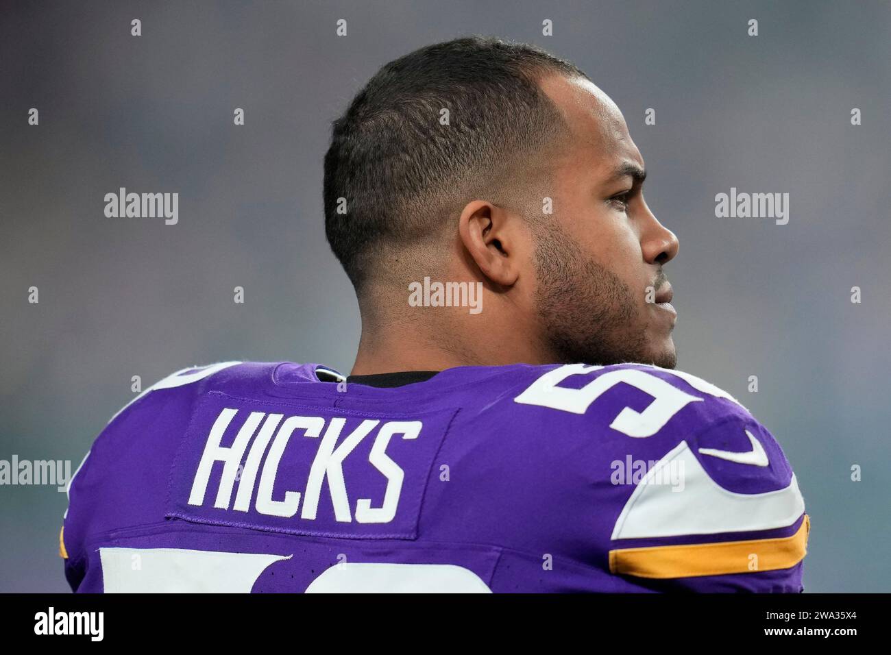 Minnesota Vikings linebacker Jordan Hicks (58) stands on the field ...