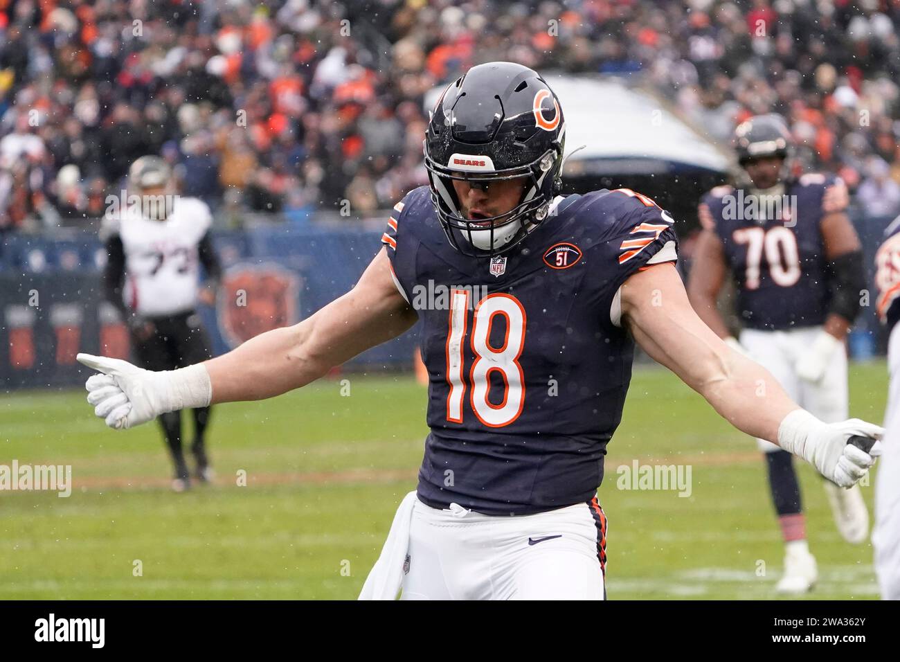 Chicago Bears tight end Robert Tonyan (18) plays against the Atlanta ...
