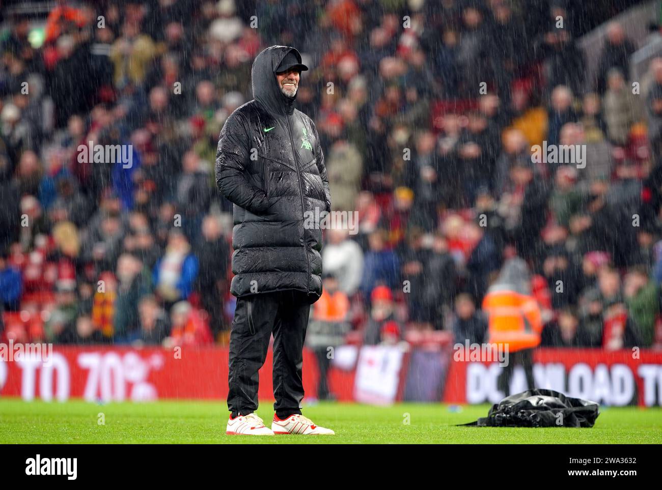 Liverpool manager Jurgen Klopp watches the warm up before the Premier ...