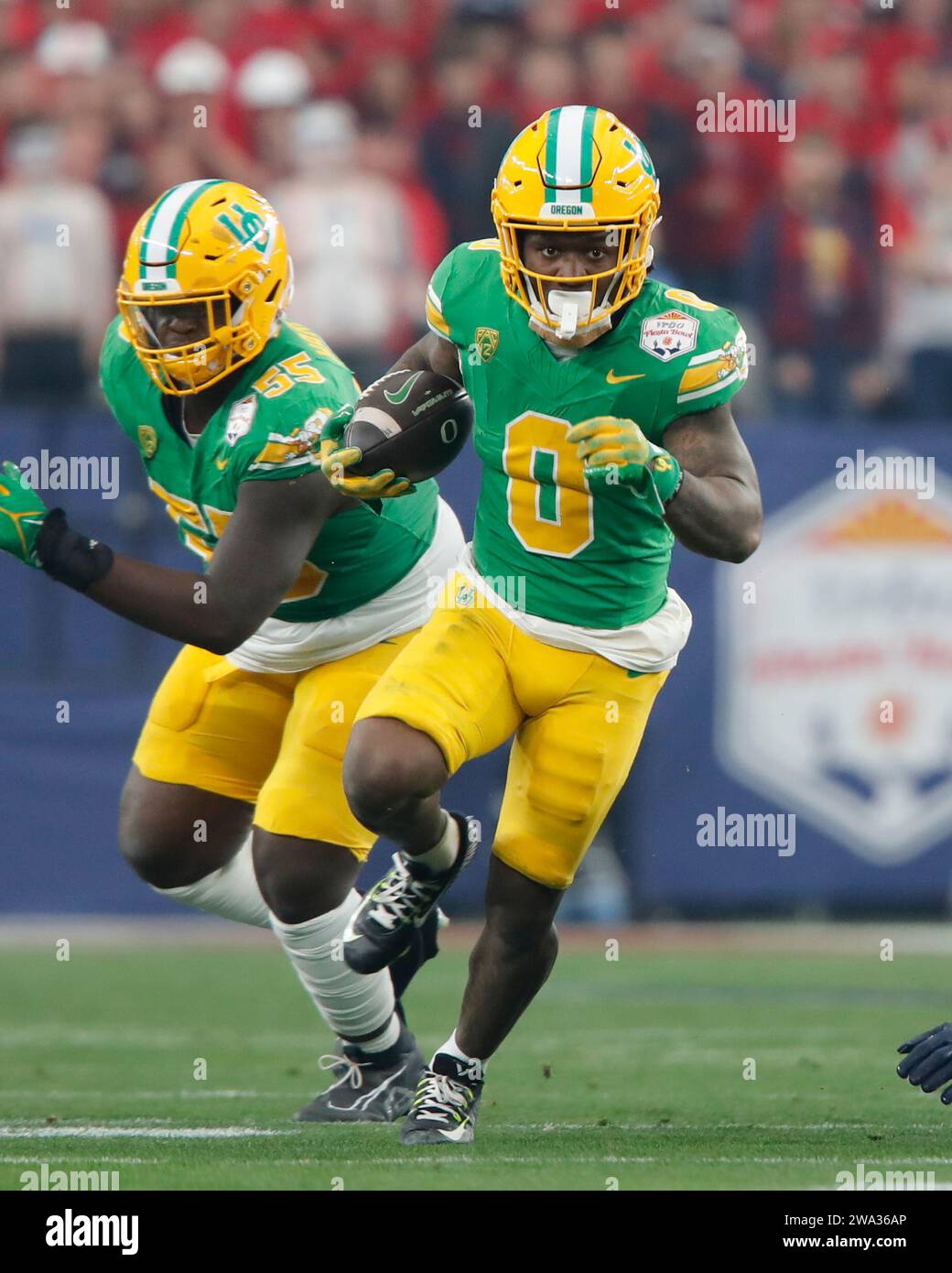 Glendale, Arizona, USA. 1st Jan, 2024. Bucky Irving (0) of the Oregon Ducks carries the ball in ...
