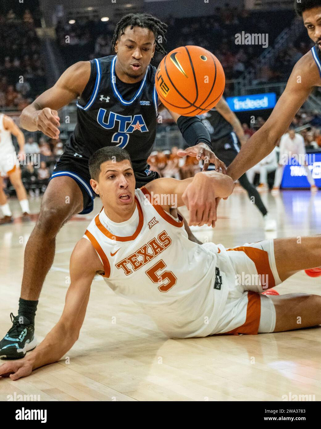 Texas, USA. 1st Jan, 2024. Kadin Shedrick #5 of the Texas Longhorns in ...