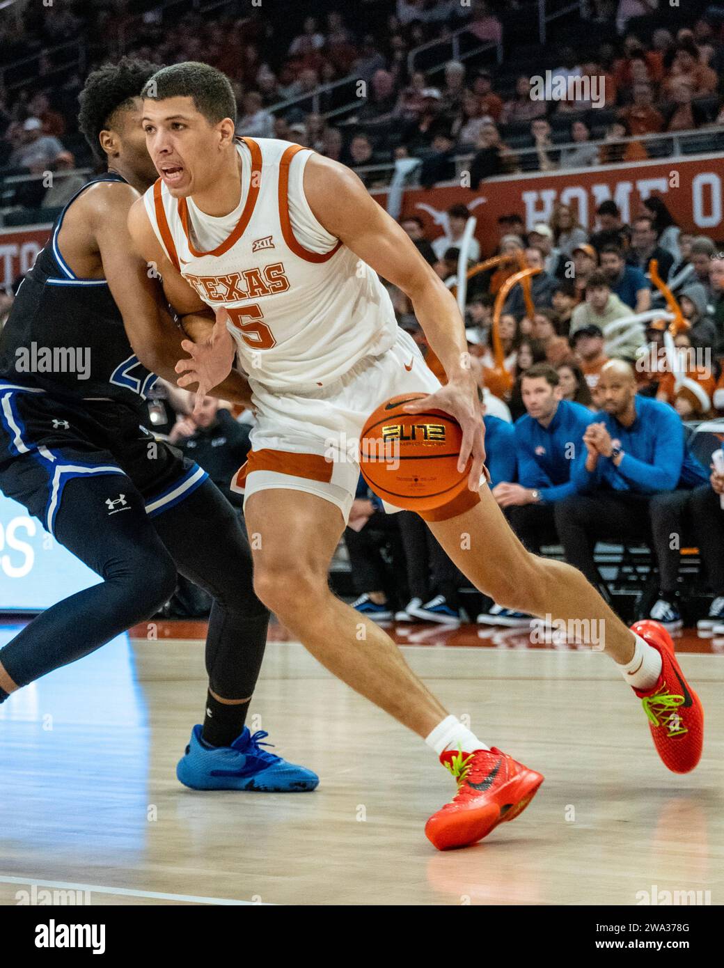 Texas, USA. 1st Jan, 2024. Kadin Shedrick #5 of the Texas Longhorns in ...