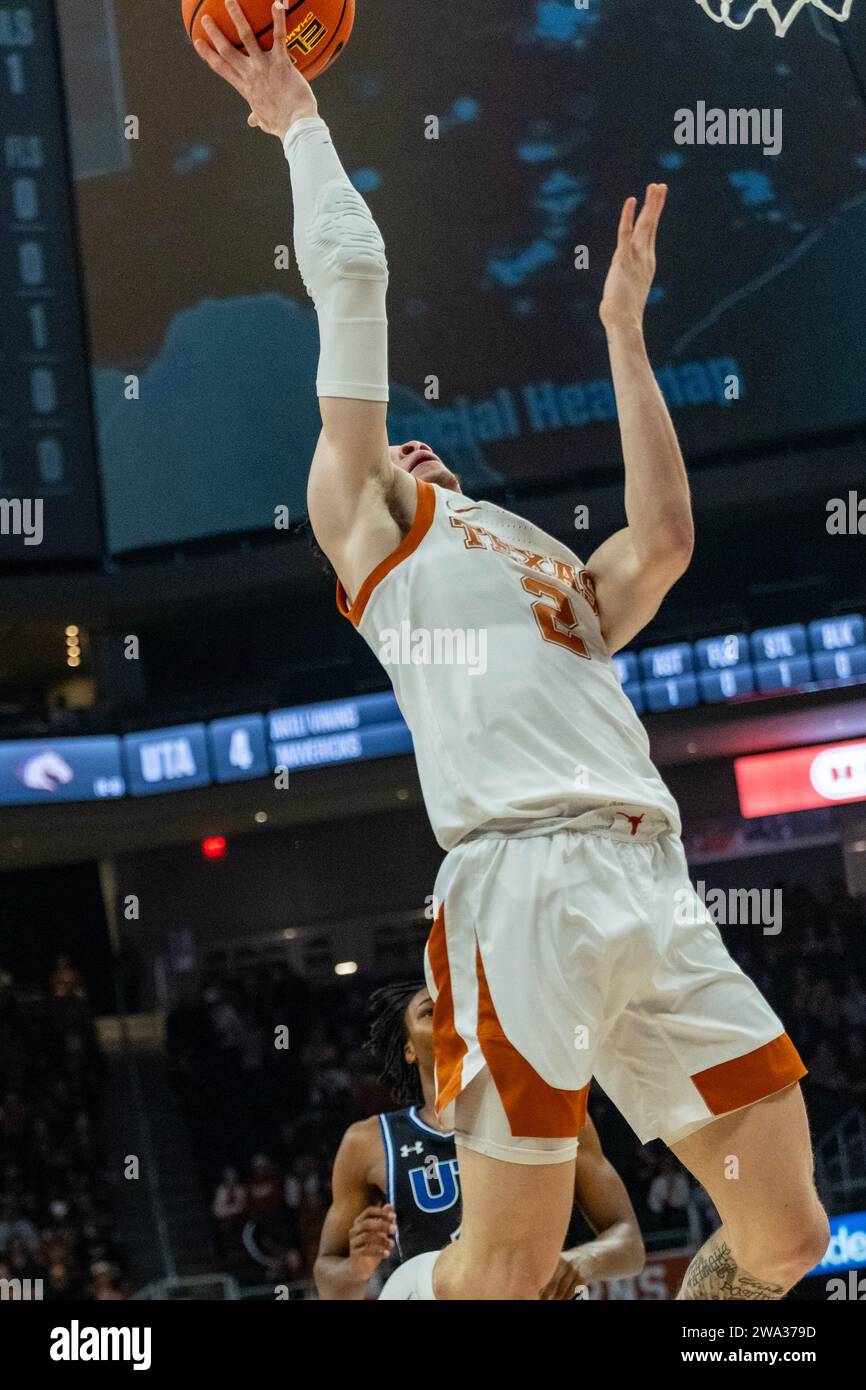 Texas, USA. 1st Jan, 2024. Chendall Weaver #2 of the Texas Longhorns in ...