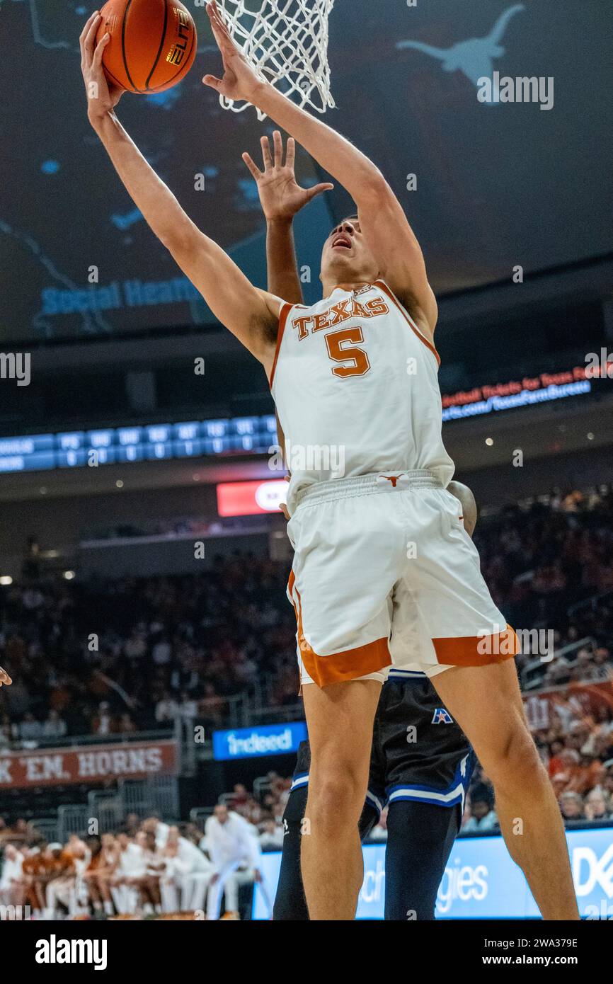 Texas, USA. 1st Jan, 2024. Kadin Shedrick #5 of the Texas Longhorns in ...