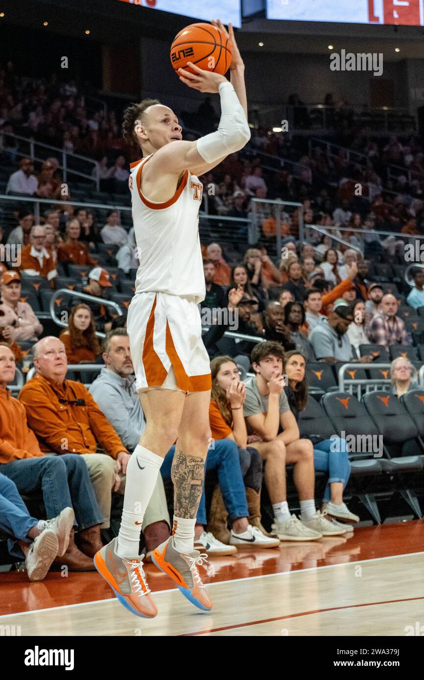 Texas, USA. 1st Jan, 2024. Chendall Weaver #2 of the Texas Longhorns in ...