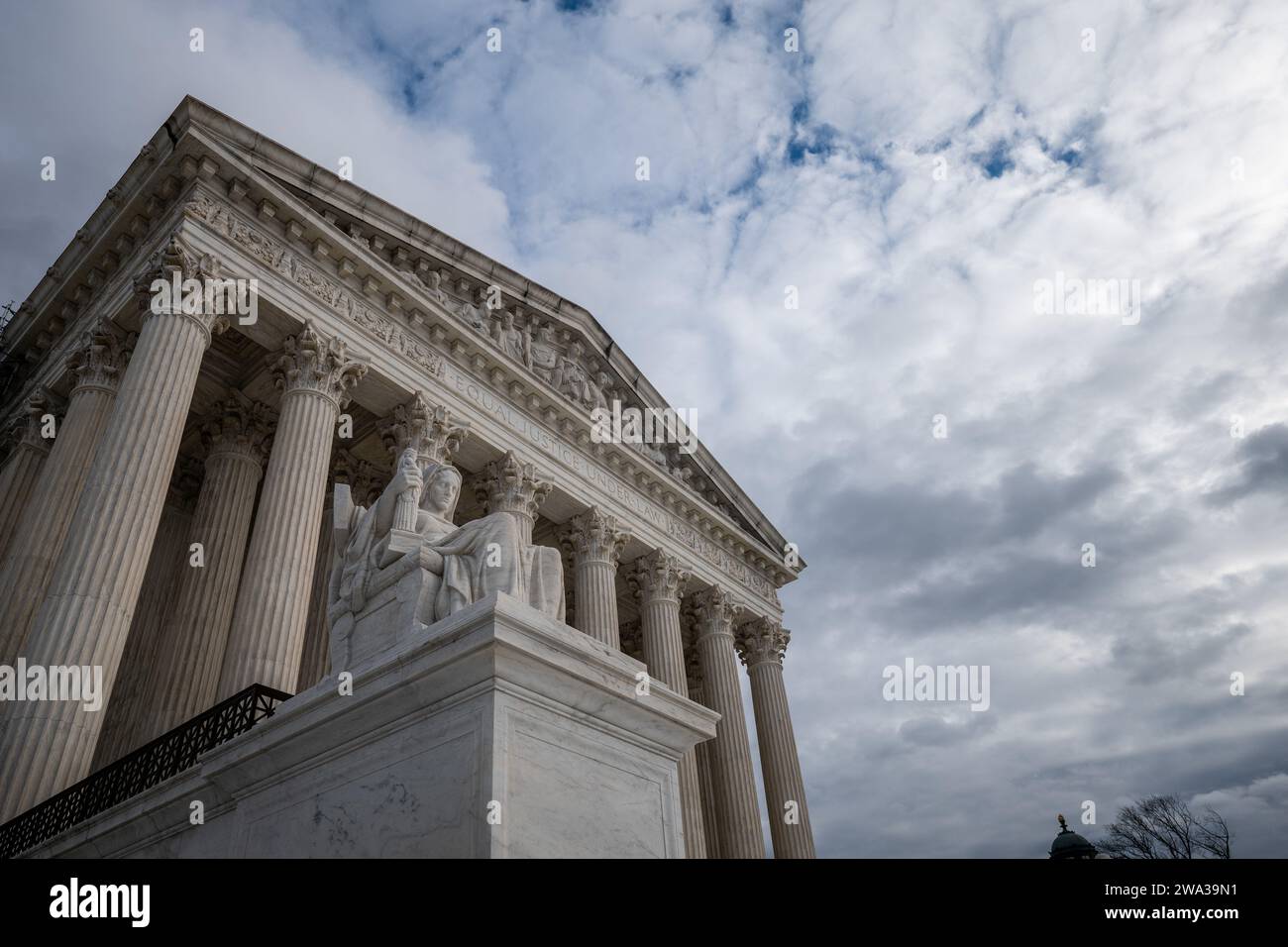 Statue u s supreme court hi-res stock photography and images - Alamy