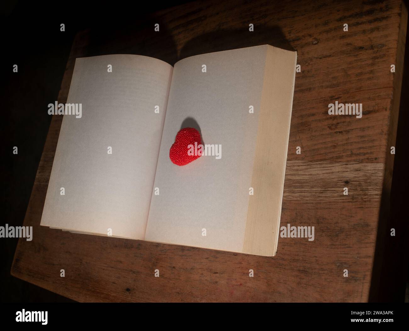 Romance in literature hi-res stock photography and images - Alamy