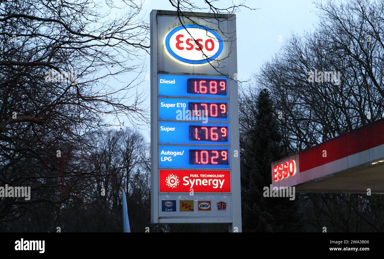 Tankstelle preisschild hi-res stock photography and images - Alamy