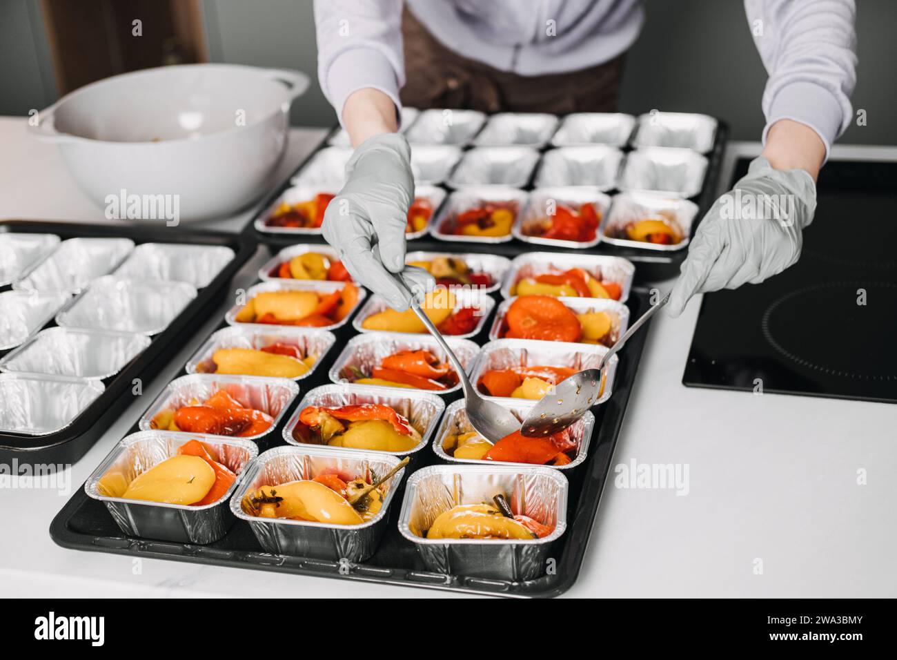 Chef food prep containers hi-res stock photography and images - Alamy