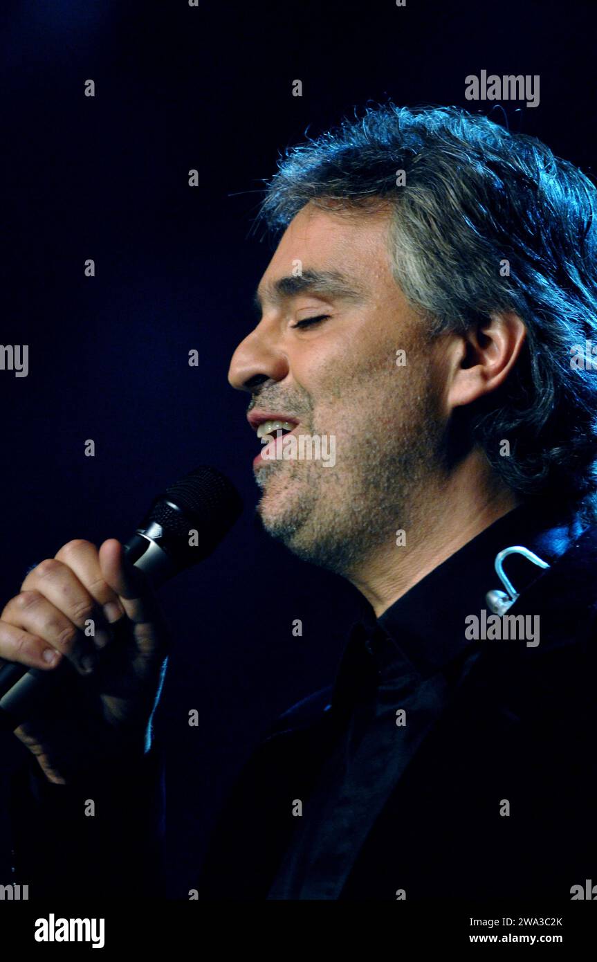 Andrea bocelli live images hi-res stock photography and images - Alamy