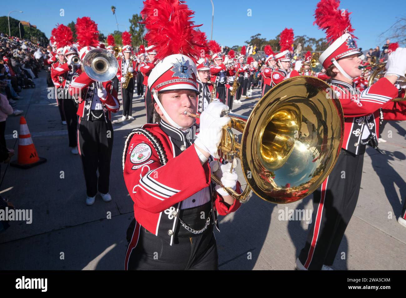 High school marching band rose parade hi-res stock photography and ...