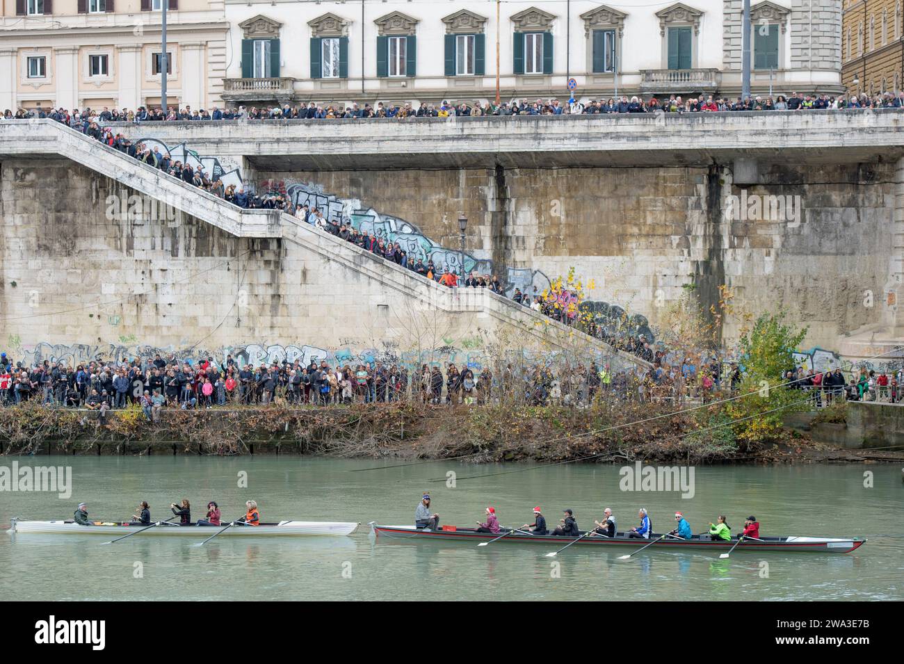 Rome, Italy. 1st Jan, 2024. Hundreds of people gathered around Ponte ...