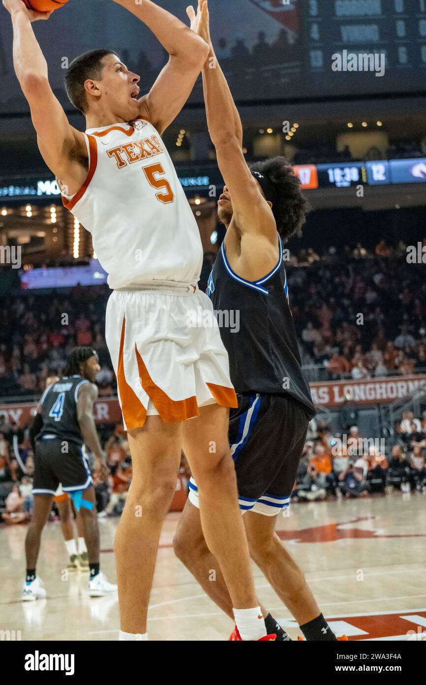 Texas, USA. 1st Jan, 2024. Kadin Shedrick #5 of the Texas Longhorns in ...