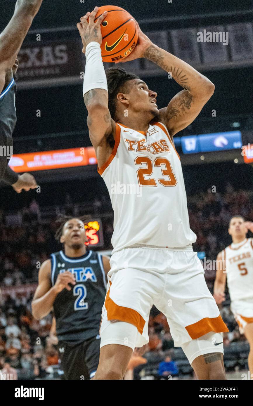 Texas, USA. 1st Jan, 2024. Dillon Mitchell #23 of the Texas Longhorns ...