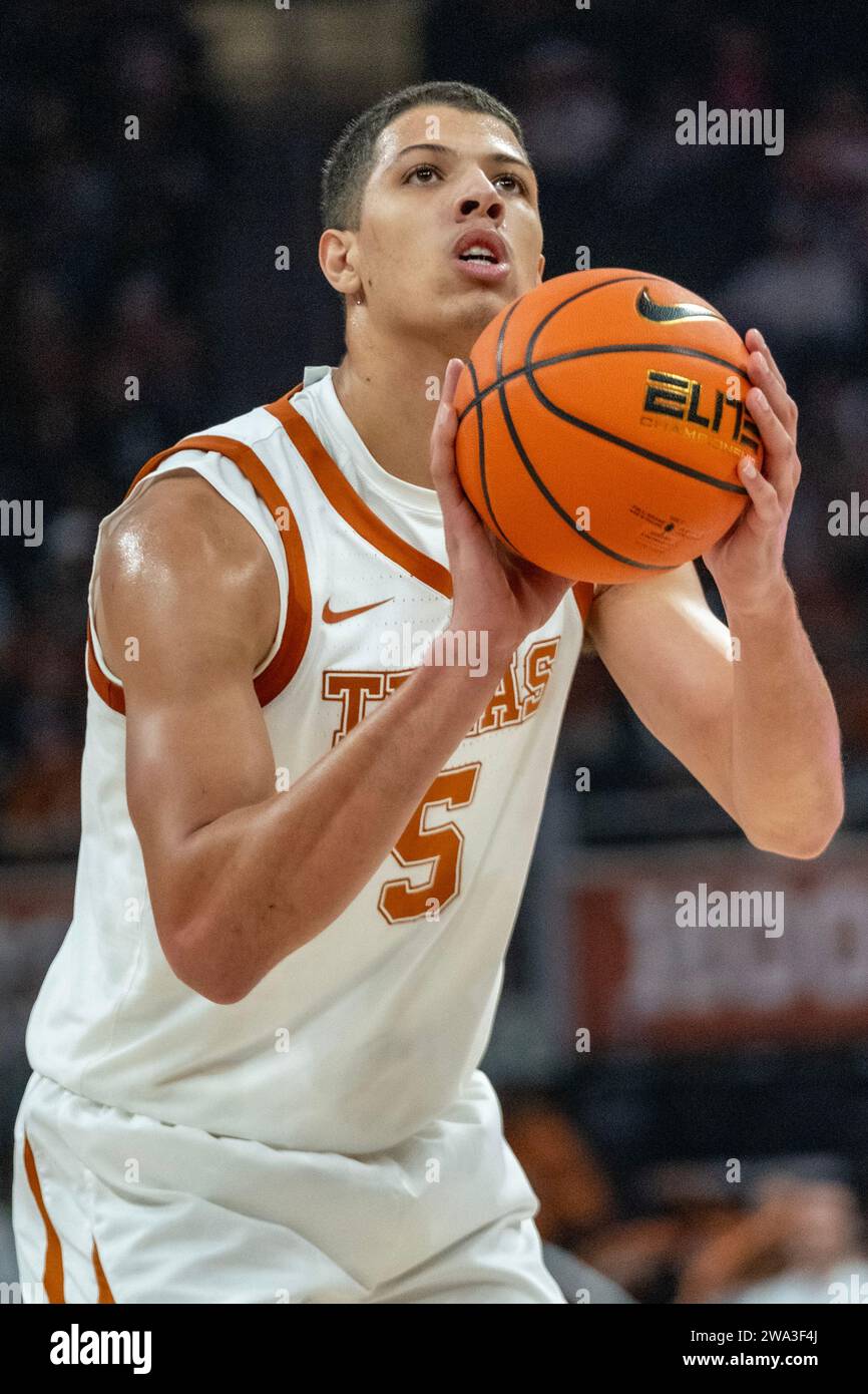 Texas, USA. 1st Jan, 2024. Kadin Shedrick #5 of the Texas Longhorns in ...