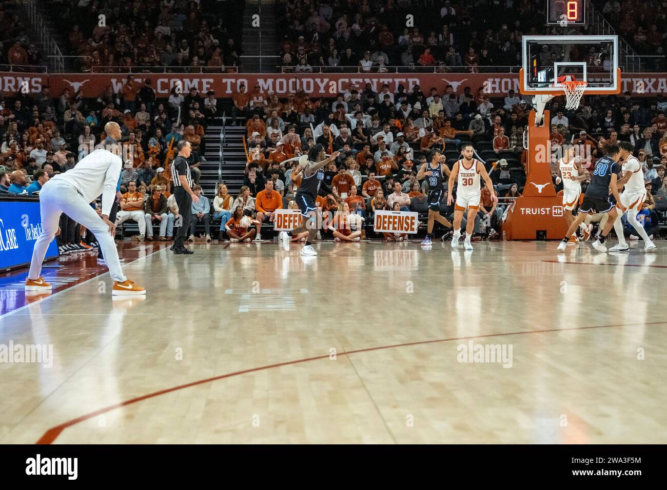 Texas, USA. 1st Jan, 2024. Head coach Rodney Terry of the Texas ...