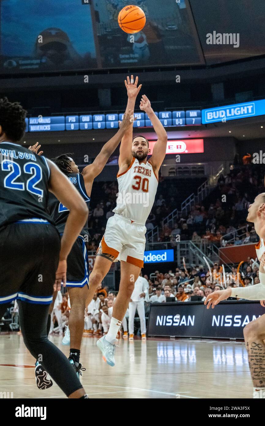 Texas, USA. 1st Jan, 2023. Brock Cunningham #30 of the Texas Longhorns ...