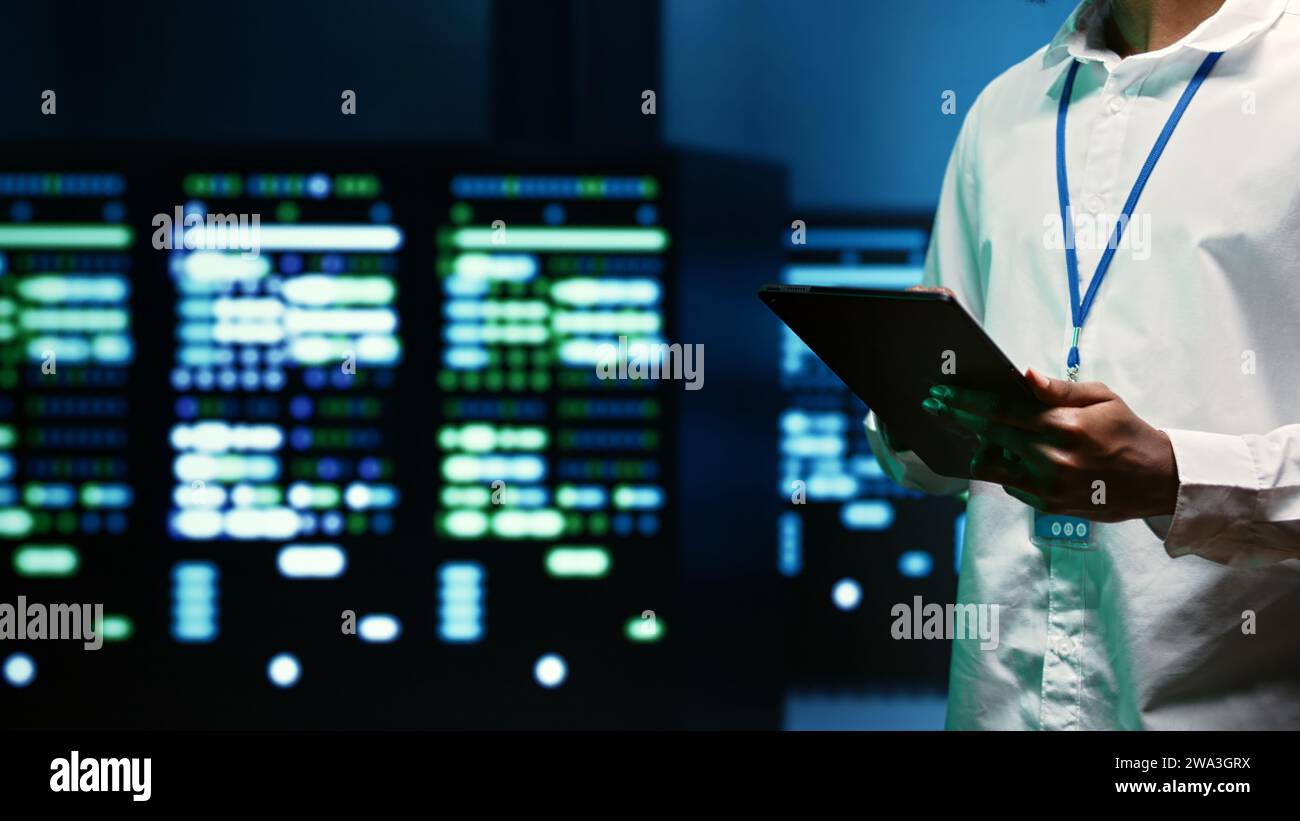 Server rows performing data backups hi-res stock photography and images - Alamy