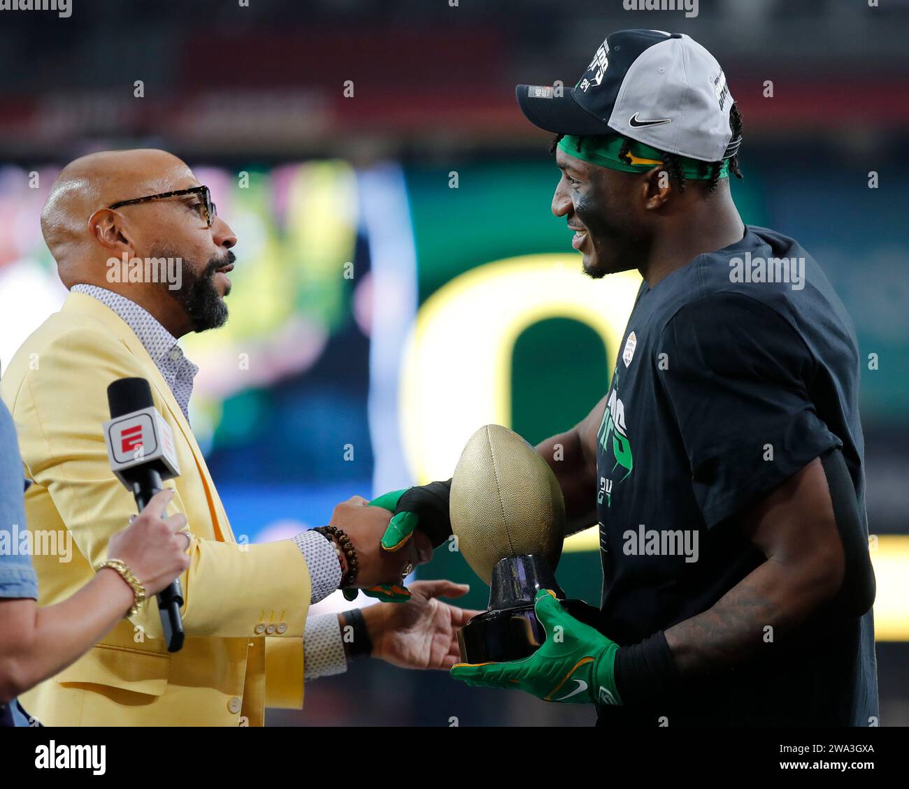 Glendale, Arizona, USA. 1st Jan, 2024. Jeffrey Bassa (2) of the Oregon Ducks receiving defensive ...