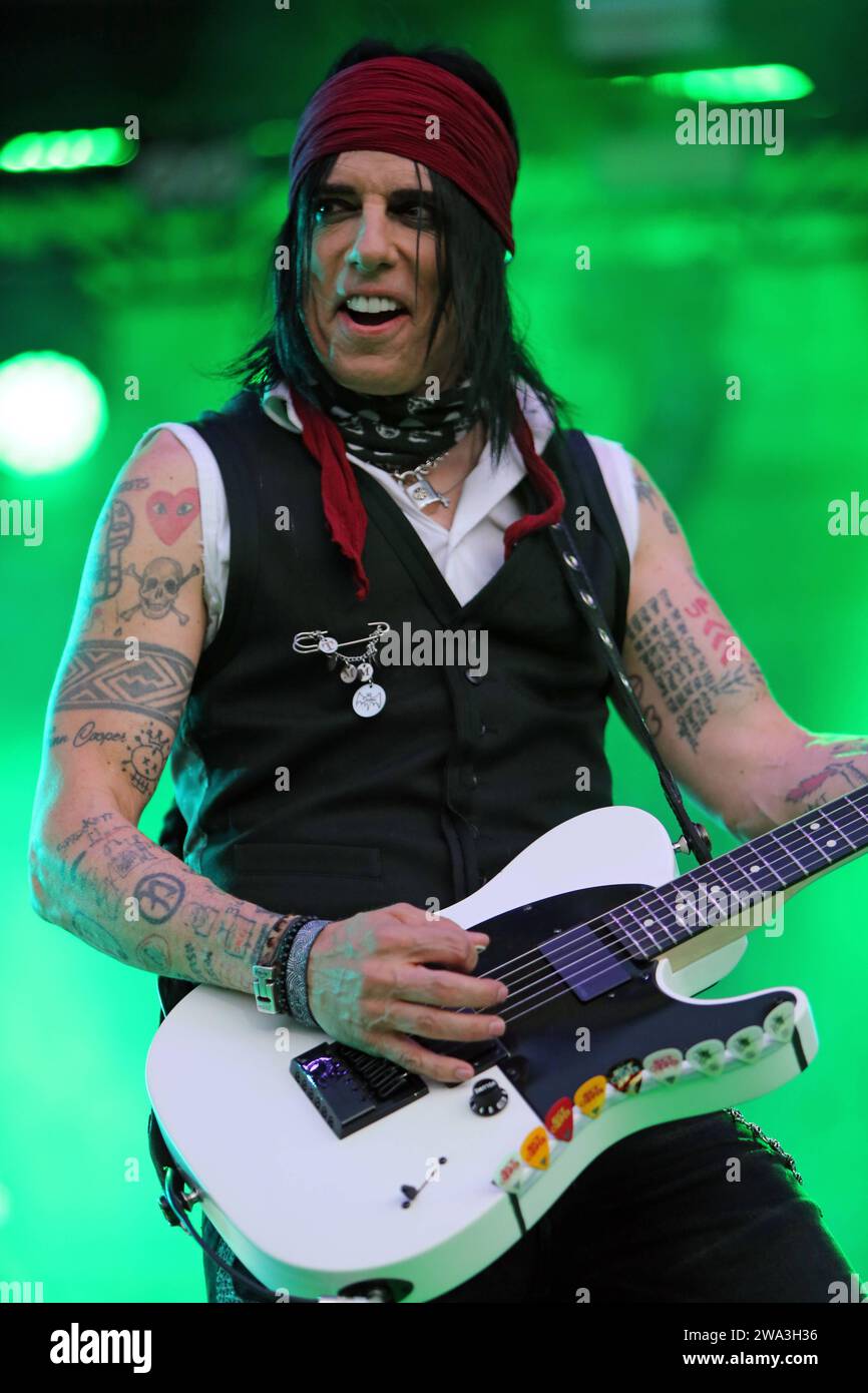 Gitarrist tommy hi-res stock photography and images - Alamy