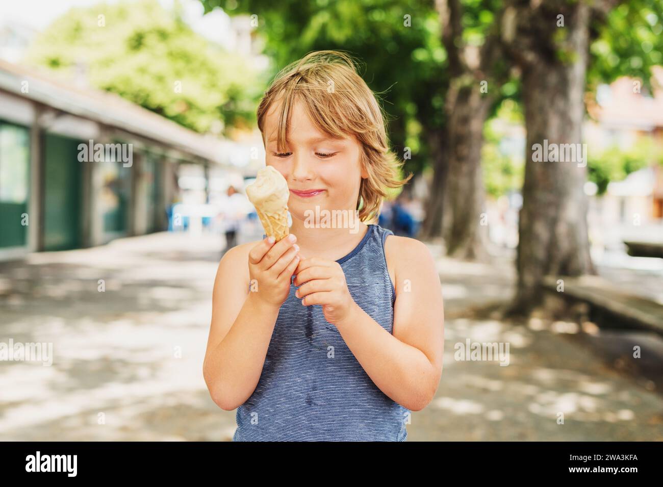 Funny eating hot food hi-res stock photography and images - Alamy