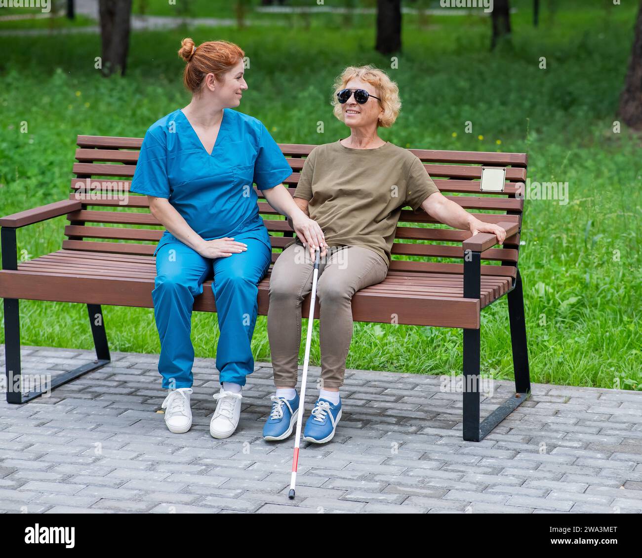 Nurse walking with blind hi-res stock photography and images - Alamy