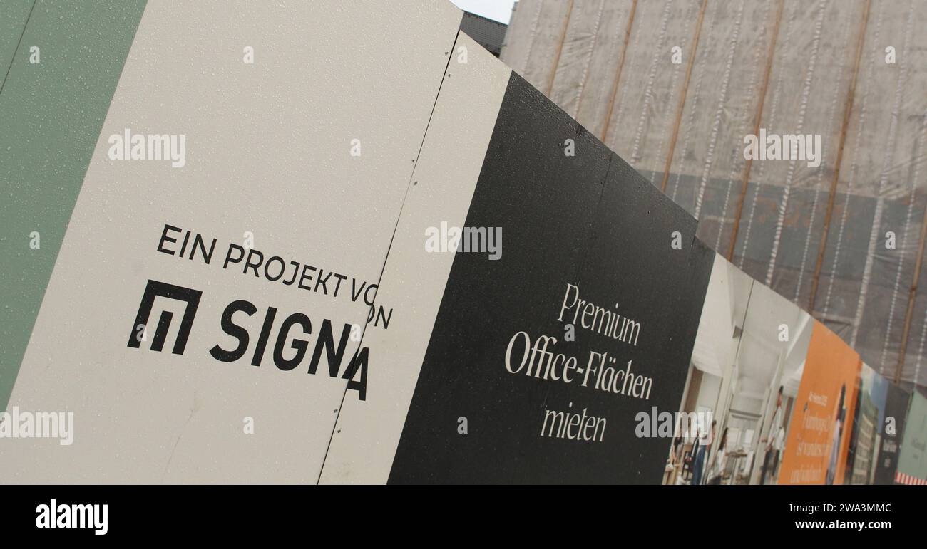 An einem Bauzaun der Baugrube der ehemaligen Gänsemarkt-Passage in der ...