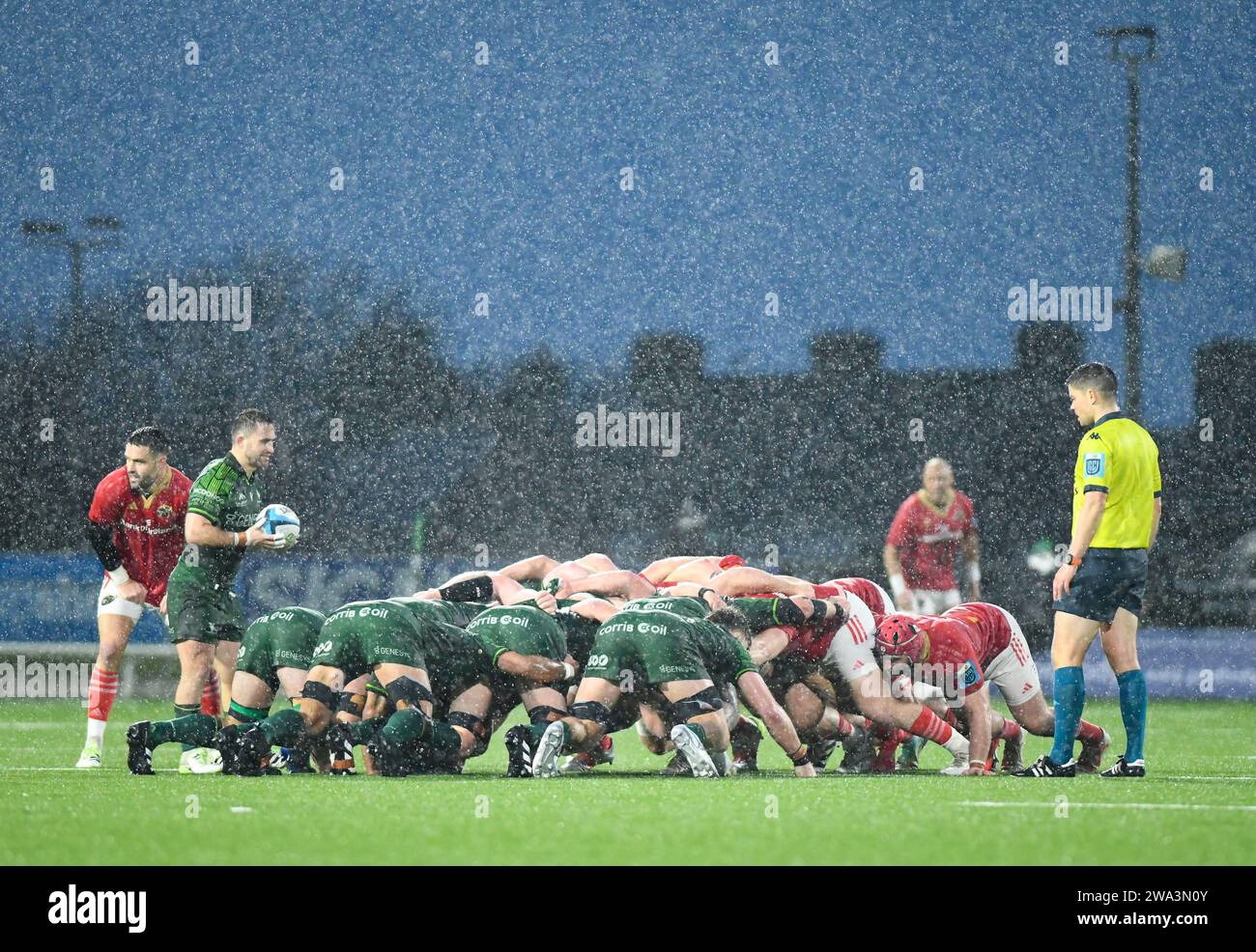 Scrum half 9 hi-res stock photography and images - Alamy