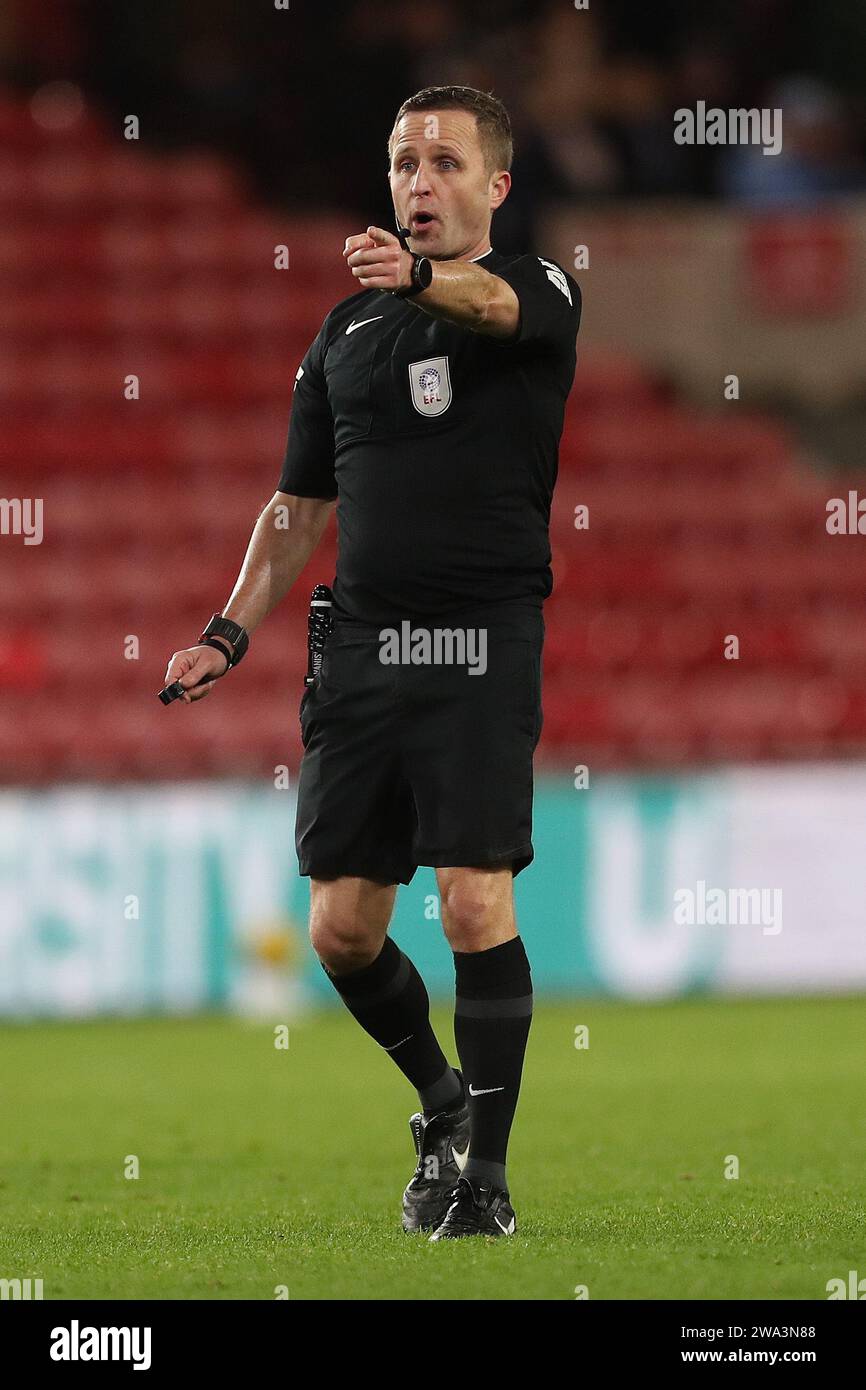 David webb referee hi-res stock photography and images - Alamy